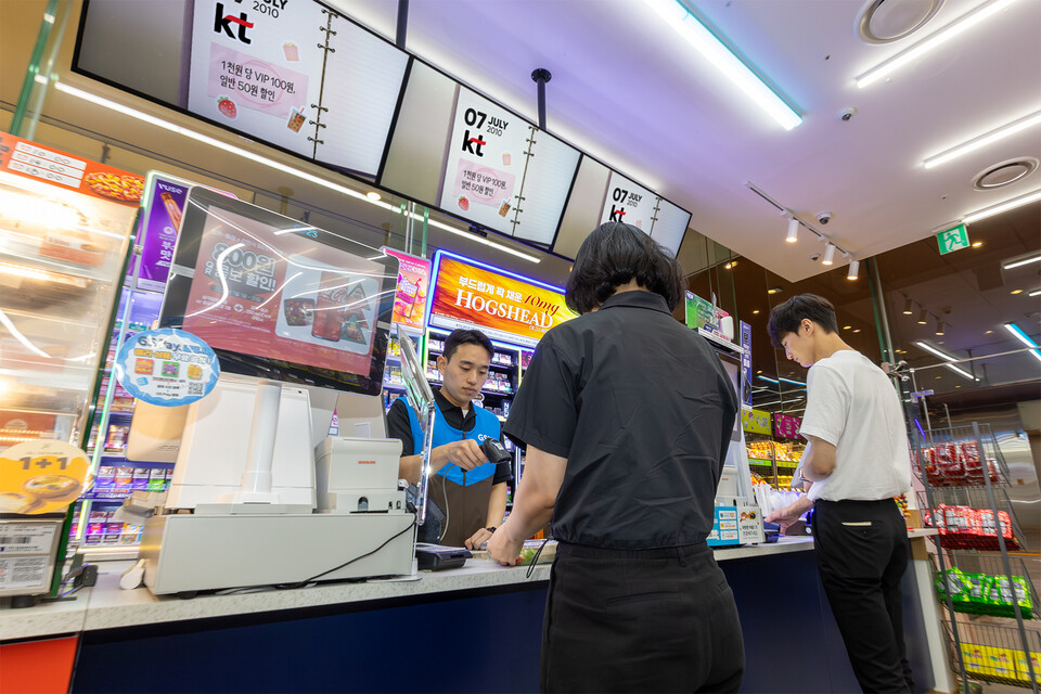 KT, GS리테일 주요매장 1000곳에 인스토어 미디어 광고상품 ‘탑뷰’ 구축